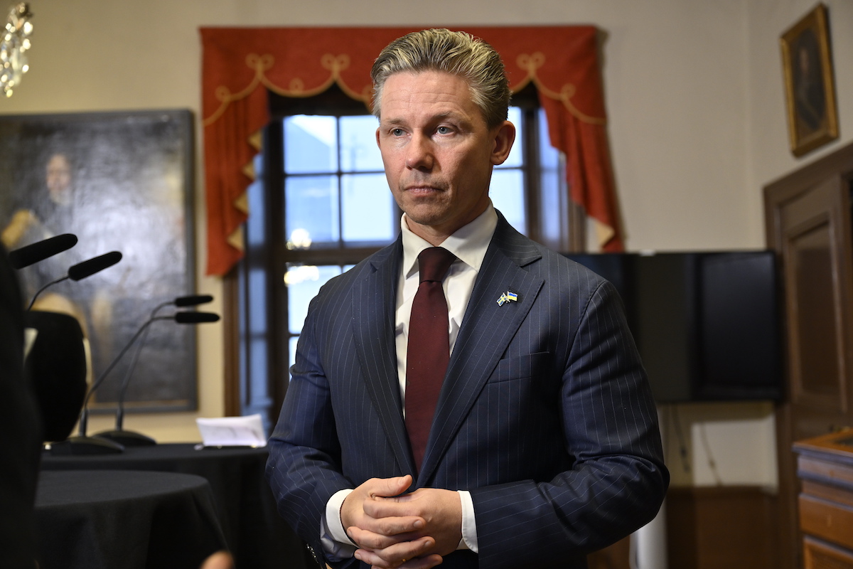 Regeringen vill skicka militär till Röda havet - Syre