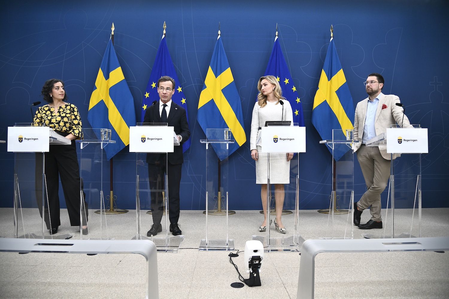 Regeringen: Sänkt skatt på bensin och diesel - Syre